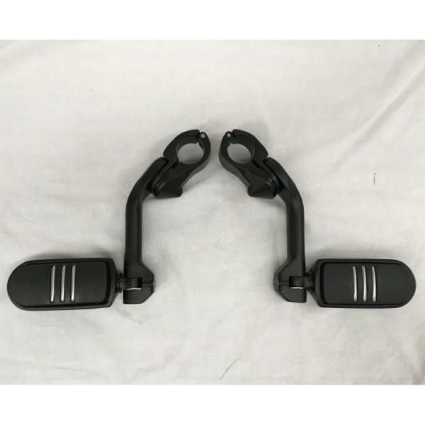 【適合】1.25インチ径エンジンガード用【商品説明】アーム付きハイウェイペグです。1.25インチ径エンジンガードに装着出来ます。アームの長さは5インチ（約12.7cm）。付属のペグはラバーに3本ラインのアクセント付きカスタムデザインです。装...