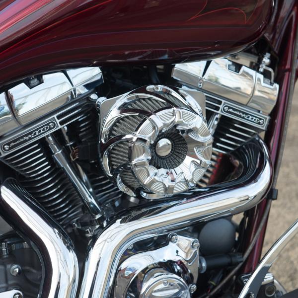 【適合】電子制御スロットル車2008〜2016 ツーリング、トライク2016〜2017 ソフテイル、FXDLS2011〜2015 CVOソフテイル【商品説明】エアクリーナー側面と前面からエアを吸入するInvertedフィルター搭載のハイフロ...