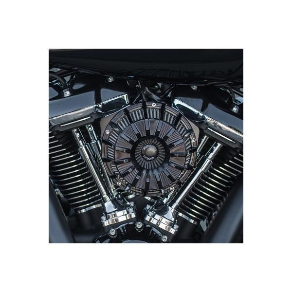 【適合】1988〜2021 スポーツスター※XR1200/X不可【商品説明】エアクリーナー側面と前面からエアを吸入するInvertedフィルター搭載のハイフローエアクリーナです。バックプレートは、ブリーザー内蔵型Big Suckerバックプ...