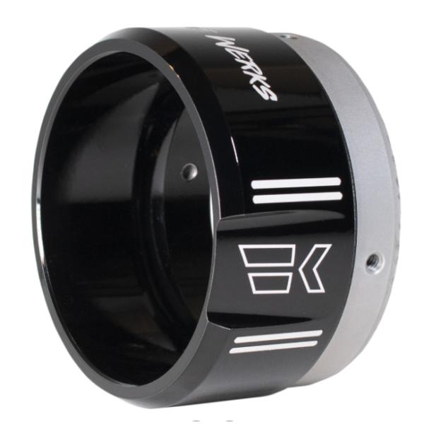 【適合】クロームワークス4.5HP-PLUSマフラー用【商品説明】クロームワークスの4.5HP-PLUSシリーズマフラー用のエンドキャップです。サイドの溝にメーカーロゴが入っています。上面にはKhrome Werksロゴ入りです。右マフラー...