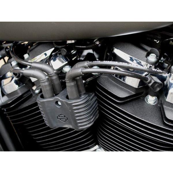 【適合】2018以降 ソフテイル【商品説明】8MM径のカスタムプラグコード。ブーツとワイヤーは華氏600度（摂氏315度）の高温でも耐えられるシリコンで作られており耐久性は抜群です。また、使用されているSpiro-Proコアは標準のカーボン...