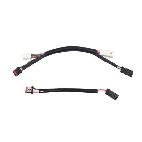 【適合】2025以降 ソフテイル【商品説明】2025以降 ソフテイル用 ハンドル配線延長ケーブルです。＜特長＞●コネクター付きのプラグアンドプレイ接続の、便利なハーネスです●スイッチ配線と電子制御スロットル配線が付属します※メーター配線は付...