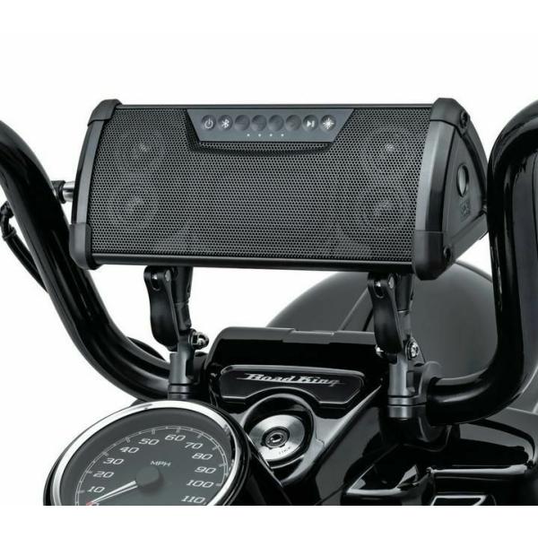 【適合】7/8インチから1-1/2インチハンドルバーに適合【商品説明】バイクなどアウトドア向けに設計され、全天候型で頑丈でどこにでも持ち運べるアンプ内蔵スピーカーで、グッドサウンドを鳴らします。DSP（デジタル・シグナル・プロセッサー）によ...