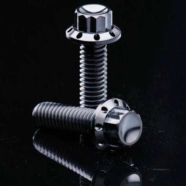 【適合】1999〜2016 ツーリング2000〜2017 ソフテイル1999〜2017 ダイナケーブルクラッチ用【商品説明】トランスミッションカバー廻りのハードウェアボルトキット。●チタン合金からCNC加工された12ポイントボルトキット。●...