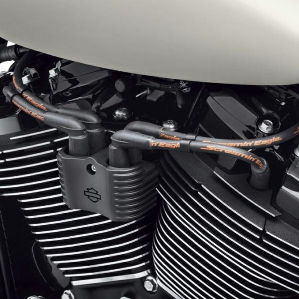 【適合】2018以降 ソフテイル【商品説明】ミルウォーキーエイト ソフテイル用のプラグコードセット。10MM径のコードは見た目も力強く、コイル電圧を確実にプラグに送ります。コードにスクリ―ミンイーグルのロゴプリント入り。※ツインカムエンジン...