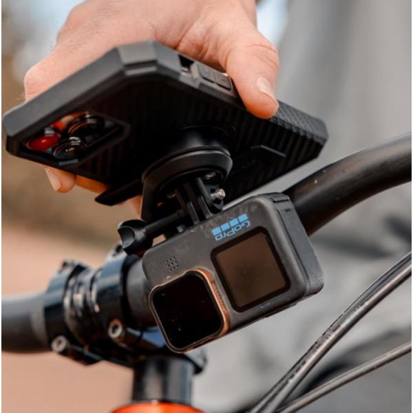 【商品説明】ROKFORMスマホホルダーとGo Proを上下同時にバイクや自転車のハンドル等に固定するためのマウントです。４種類のスペーサーが付属し、22mm〜35mm径のハンドルなどに対応します。KIJIMAのバーマウントなどにも適合しま...