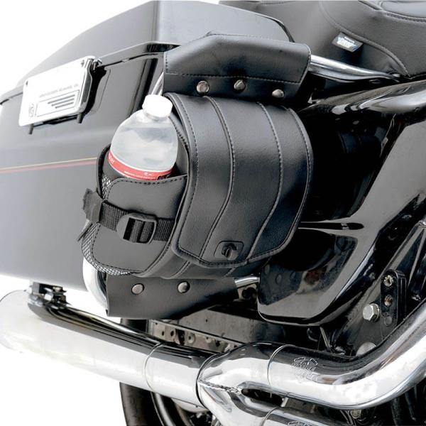 【適合】1980〜2022 ツーリング ※サドルバッグガード装着車 【商品説明】サドルバッグガードにスナップボタンで装着するだけで、小物を収納するのに便利です。ドリンクホルダーも付いているので、夏場のツーリングにも最適です。左右セット【サイ...