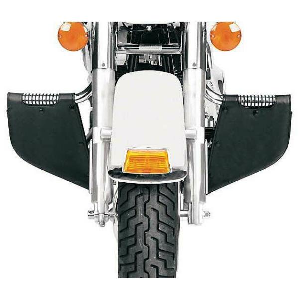 【適合】1991〜2017 ダイナ※ハイウエイバー（26625）装着車【商品説明】LINBARハイウエイバー用のロワーカバー。冬場の冷たい風を軽減出来ます。耐水素材です。両側の内側にポーチ付き。※画像は参考画像（ソフテイル用）です。【素材】...