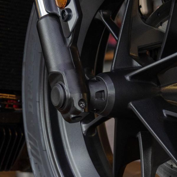 【適合】2021以降 RH1250S【商品説明】ハーレー スポーツスターS用 フロントホイールスペーサーです。フロントホイール右側の、フォークとホイールハブの隙間を埋め、周辺のカラーにマッチしたカスタムルックにドレスアップ出来ます。アルミニ...
