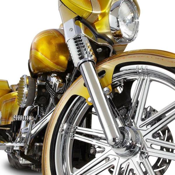 【適合】2024 FLHTK、FLTRK、FLHRXS2014〜2023 ツーリング ※フロントダブルディスク用 【商品説明】頑丈な鍛造ビレットアルミニウム製のロワーフォークレッグです。CNCマシンカットにより精緻に仕上げられています。先端...