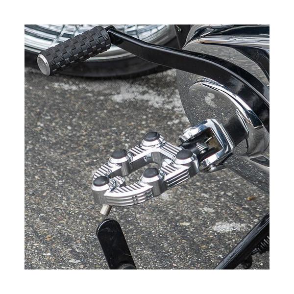 【適合】2018以降 ソフテイルライダーポジション用【商品説明】モトクロススタイルのフットペグです。十分な幅があり、5個の滑り止めラバー付で、足をしっかりとホールドします。ビレットアルミニウム製。CNCマシンによる削り出し加工品です。表面に...