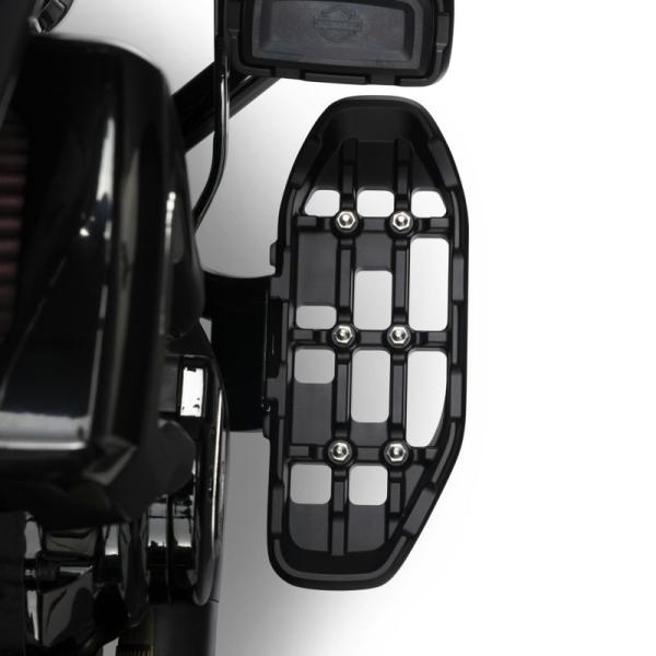 【適合】2018以降 FLHC/S、FLFB/S、FLDE、FLSL【商品説明】M8ソフテイル用 ライダーフットボードです。＜特長＞●アグレッシブなライディングをサポートする機能性と、大胆なルックスを兼ね備えた、レッドライン・シリーズのフッ...