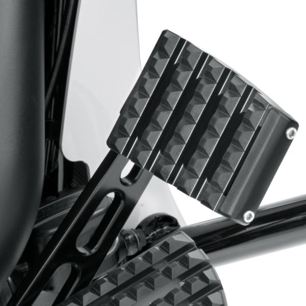 【適合】1980以降 ツーリング2014以降 トライク1986〜2017 FLソフテイル2012〜2016 FLD【商品説明】大胆で反抗的なスタイルを表現。自分のスタイルを方向付けるドミニオンコレクションシリーズ。粗削りでゴツゴツした表面が...