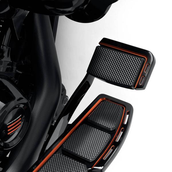 【適合】1980以降 ツーリング、トライク1986〜2017 FLソフテイル2012〜2016 FLD【商品説明】Adversaryデザインのブレーキペダルパッド。ビレットアルミニウム製で耐久性に優れたブラックとオレンジのアルマイトで仕上げ...