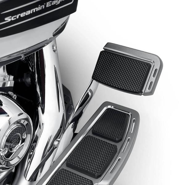 【適合】1980以降 ツーリング、トライク1986〜2017 FLソフテイル2012〜2016 FLD【商品説明】Adversaryデザインのブレーキペダルパッド。ビレットアルミニウム製で耐久性に優れています。グラファイト仕上げによりアルミ...