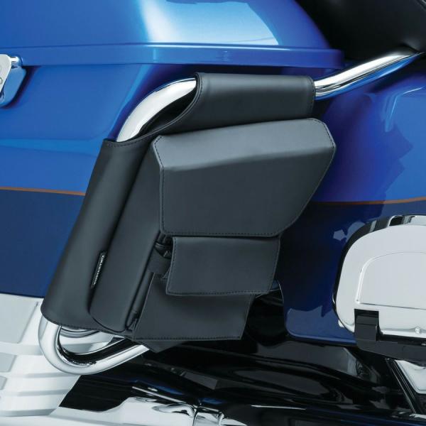 【適合】1997〜2022 ツーリング FLHX、FLHT、FLTR、FLHR ※サドルバッグガード装着車のみ可 ※サドルバッグガードレール（横向きのレール）装着車は不可 【商品説明】ツーリングモデルのサドルバッグガードへ装着するポーチです...