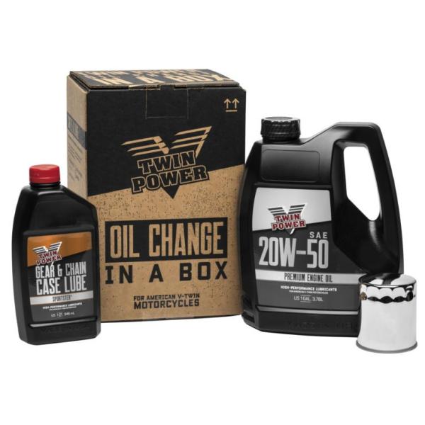 【商品説明】プレミアム・エンジンオイル交換セット （スポーツスター用）です。空冷Vツイン用に設計された高性能な20W50のエンジンオイル（1ガロン：４クオート）にミッションオイルとオイルフィルター（クローム）をセットにしてあります。セット内...