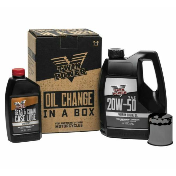 【商品説明】プレミアム・エンジンオイル交換セット （スポーツスター用）です。空冷Vツイン用に設計された高性能な20W50のエンジンオイル（1ガロン：４クオート）にミッションオイルとオイルフィルター（ブラック）をセットにしてあります。セット内...