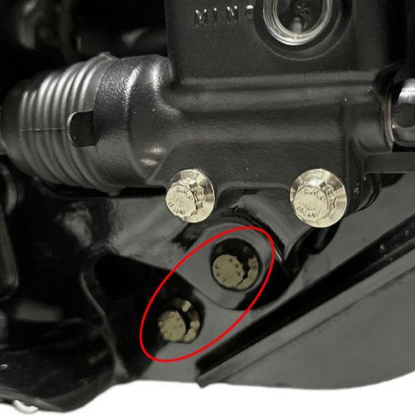 【適合】2020以降ソフテイルクラッシュバー装着車【商品説明】ARP製クラッシュバー装着用ボルトキット。4本セット。※写真の赤丸部分の左右4本のみです。マスターシリンダー下のボルトは付属しません。●クラッシュバーを装着する為のボルトセット。...