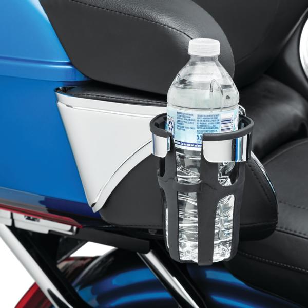 【適合】2014〜2024 FLHTCU、FLHTCUL、FLHTK、FLHTKL、FLTRU、FLTRK、FLHTCUTG【商品説明】ツーリング　ウルトラモデル用 パッセンジャードリンクホルダーです。右側リアスピーカーのツアーパックマウン...