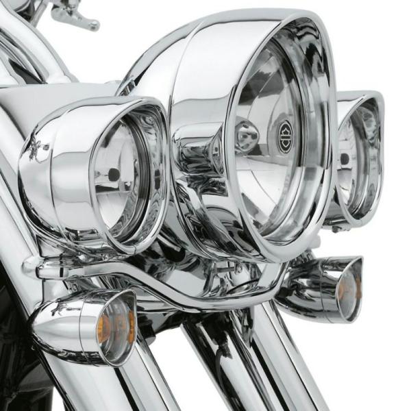 【適合】1994〜2017 FLST、FLSTC、FLSTF、FLSTN、FLS【商品説明】ヘッドライトリングを交換するだけでバイザースタイルに変えます。バイザースタイルのパッシングライト、ターンシグナル・トリムリングとマッチします。【メー...