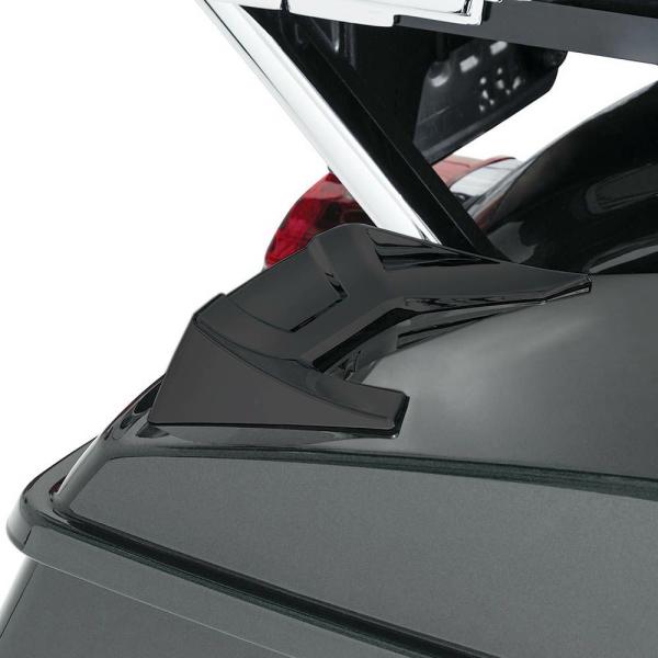 【適合】2024 FLHTK、FLTRK、FLHRXS2014〜2023 ツーリング※ハードサドルバッグ装着車【商品説明】サドルバッグリッドに張り付けるだけで、簡単に取り付け出来るスポイラー。走りを意識させるデザインです。耐久性に優れ軽量の...