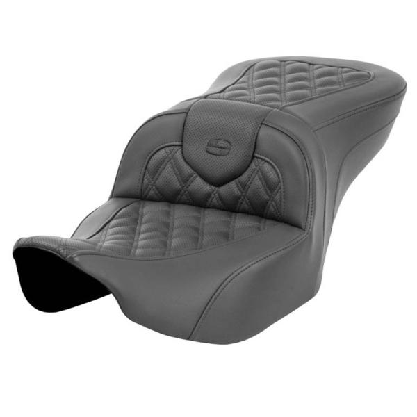 【適合】2024 FLHX、FLTRX2023〜2024 FLHXSE、FLTRXSE、FLTRXSTSE※サドルバッグガード装着車は不可【商品説明】ハーレー、ツーリングモデル用ロードソファーシート。●座面にLS（格子柄）ステッチデザインを...