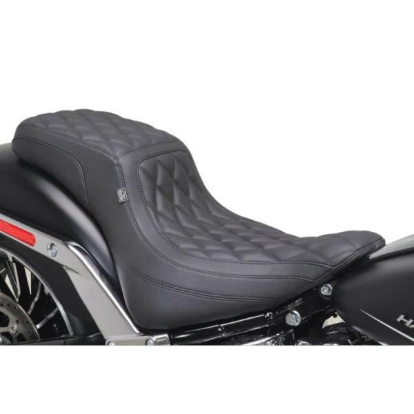 【適合】2023以降 FXBR、FXBRS【商品説明】2023以降 ブレイクアウト用 ツーアップシートです。ライダーの足つき性を改善しつつ、タンデム時の快適な座り心地を求めるライダーに最適なシートです。●バケット形状の座面で、低い位置に座っ...