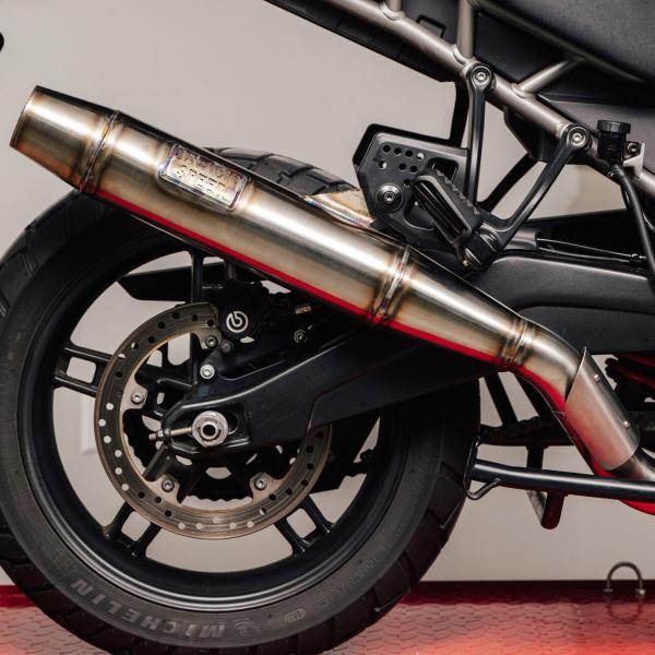 【適合】2021以降 RA1250、RA1250S、RA1250ST、RA1250L【商品説明】ハーレー パンアメリカ用 スリップオンマフラー。ノーマルマフラーよりもアグレッシブなサウンドです。直径4インチ（約10cm）、長さ14インチ（約...