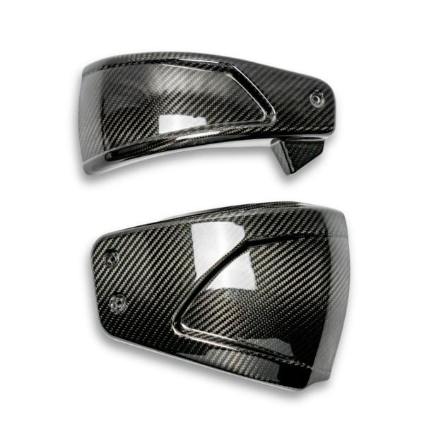 【適合】2018〜2024 FXLR/S/ST、FXRST、FXBB/S、FXST、FLHC/S、FLDE、FLSL※リモートアジャスター・ノブ付きリアショック装着車不可【商品説明】M8ソフテイル用 カーボン製サイドカバーセットです。・特長...