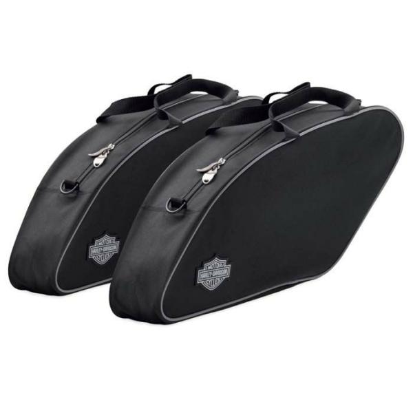 【適合】2018〜2024 FLSB、FXLRST【商品説明】ミルウォーキーエイト ソフテイルのサドルバッグ用トラベルパック。スポーツグライドの標準装備サドルバッグの形に合わせていますので、ツーリング時の荷物のパッキングに最適です。側面のク...