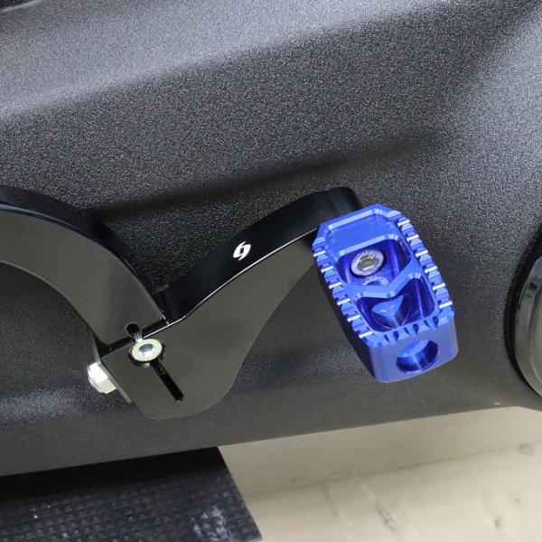 【適合】2018以降 FXLR/S/ST、FXBB/S、FXST、FXRST【商品説明】M8ソフテイル ミッドコントロール車用 ヒールシフターセットです。＜特長＞●ヒールシフターを装着することで、ブーツに傷をつけることなく、シフトアップ操作...