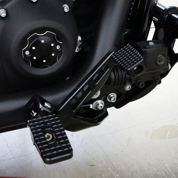 【適合】2018以降 FXBB/S、FXLR/S/ST、FXST【商品説明】M8ソフテイル ストリートボブ、ローライダー/S/ST、スタンダード用 リアブレーキレバーおよびブレーキペダルのキットです。●ブレーキアーム角度がノーマルよりも5度...