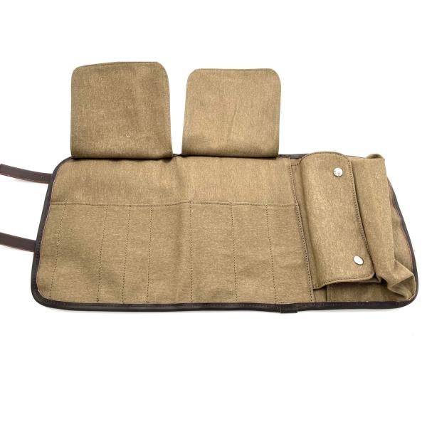 【商品説明】スペイン製のワックスコットン・キャンバスと本革ストラップの丈夫なツールバッグです。・特長●ビンテージスタイルの武骨なルックス●防水性が高く、丈夫なワックスオイル・コットンキャンバスを使用。●ストラップは使い込むほどに味わいの出る...