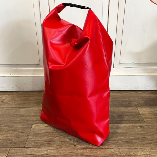 【商品説明】PODEROSA（ポデローザ）のサドルバッグ用 防水インナーバッグです。・特長●PVC製完全防水バッグ●PODEROSA（ポデローザ）のBariloche（バリローチェ）サドルバッグのインナーとしてジャストサイズの容量25L●開...