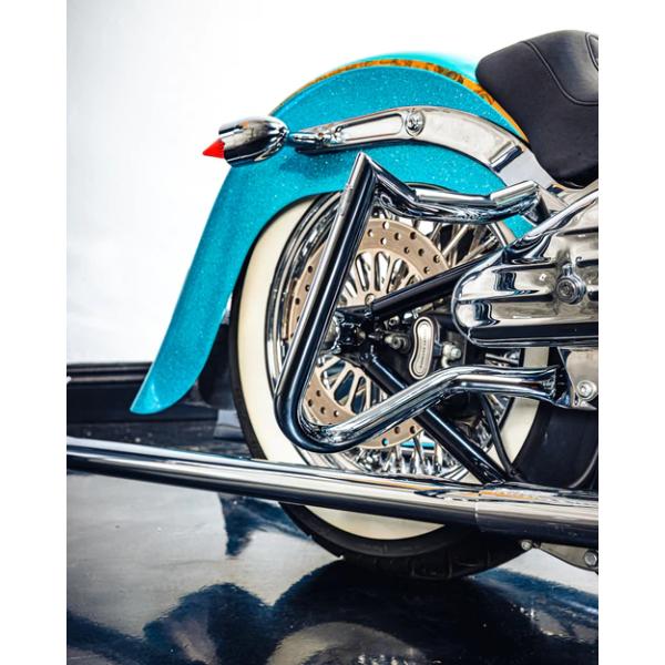 【適合】2002〜2017 FLS、FLSTC、FLSTN【商品説明】1.25インチ径のサドルバッグガードです。0.12インチ（約3mm）厚のマイルドスチール製パイプを使用していますので、見た目だけでなく、高いプロテクション効果も兼ねていま...