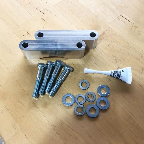 【適合】1984〜2013 ツーリング※21インチホイール用【商品説明】このアダプターを使えば、Paul Yaffeのカスタムフロントフェンダーをきれいに取り付けることができます。CNCマシンによる削り出しで、頑丈です。名前の通り、すっきり...