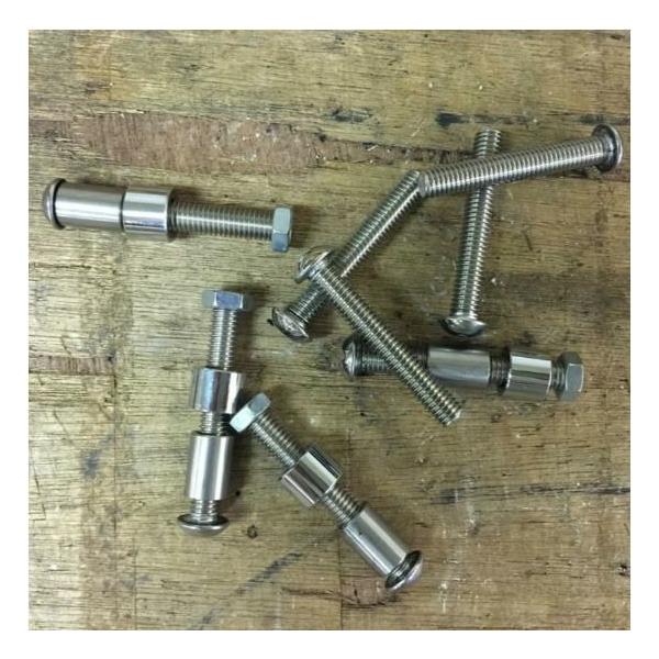 【適合】FXR　1982-1994Retroシリーズ V3 サドルバック用【商品説明】●Leather Pros Retroシリーズ V3 サドルバッグ用のマウンティングキットです。●補修用や1つのサドルバッグセットを複数のバイクで使用する...