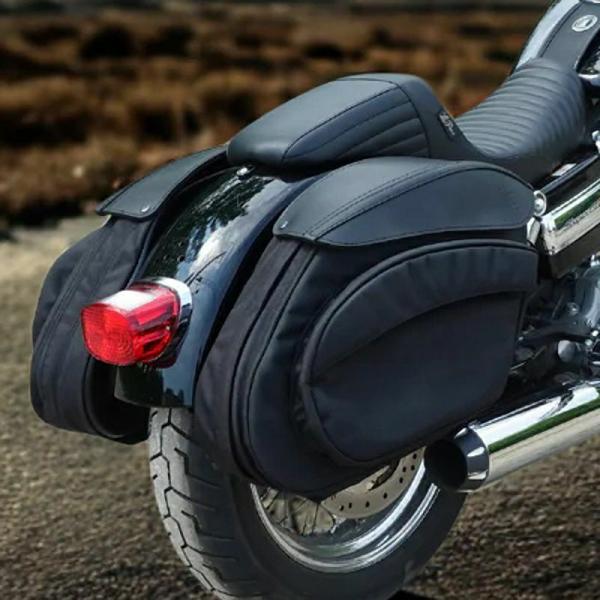 【適合】1991〜2017 ダイナ【商品説明】性能、耐久性を追求して設計されたサドルバッグです。内部は高コントラストの赤色ライナーと洗練された仕上げ。LPロゴで仕上げられています。各バッグは50リットル容量まで拡張可能（フルフェイスヘルメッ...