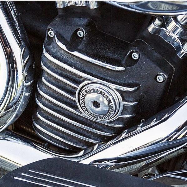 【適合】1999〜2017 ダイナ、ソフテイル 1999〜2016 ツーリング【商品説明】キャストアルミニウムがレトロな雰囲気を演出します。フランスよりオールドスクールデザインを得意とするEMD (Esteves Motorctycle D...