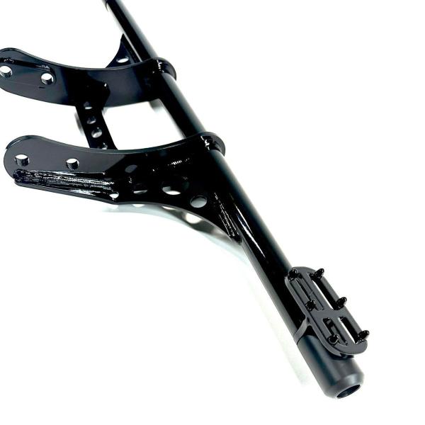 【適合】スポーツスター、ダイナ、ソフテイル、ツーリング、FXRバンキン フロントクラッシュバー用【商品説明】バンキン フロント・クラッシュバーに装着するフットレストです。＜特長＞●フロントクラッシュバーをライダーのハイウェイペグとして使用す...