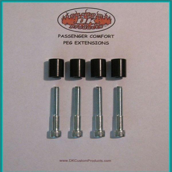 【適合】1986〜2013 スポーツスター【商品説明】パッセンジャーのフットペグを1インチ（約2.5センチ）外側にオフセットできます。ポジションが楽になります。パッセンジャーの足の位置を変える事により、ライダーがパッセンジャーの足とぶつかっ...