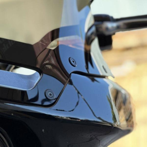 【適合】2022以降 FXLRST、FXRST【商品説明】ローライダーST、エルディアブロ のウィンドシールド用ハードウェア・アップグレードキットです。＜特長＞●ノーマルのグロメットとスクリューを、アルミ製ワッシャーとステンレス製スクリュー...