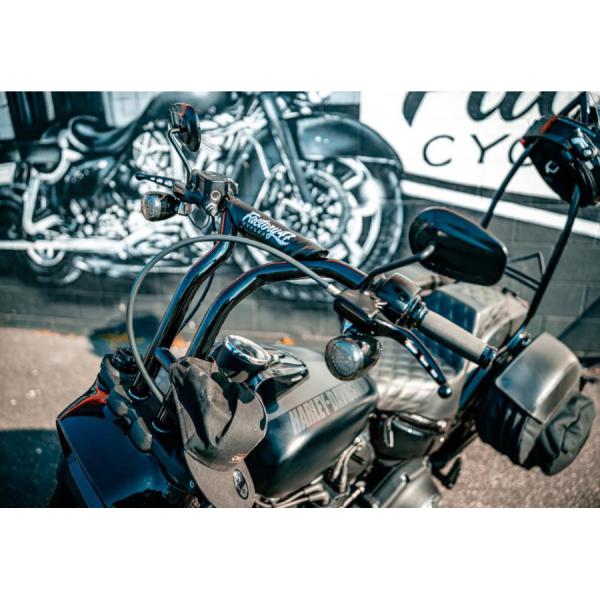 【適合】電子制御スロットル車用【商品説明】1.25インチ径のTバーです。MXスタイルのサポートバー付です。Factory47ロゴ入りのサポートバーパッドも付属します。ライズ部分はプルバックタイプ。電子制御スロットル用。※ケーブルスロットル車...