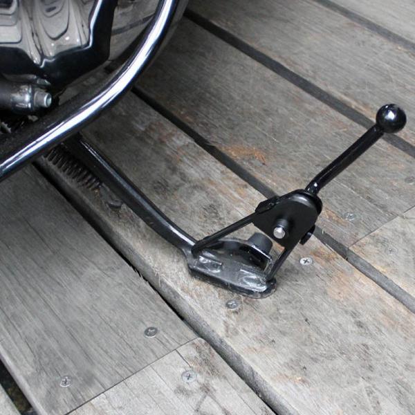 【適合】2018〜2025 FXLR、FLSL、FLSB、FLDE【商品説明】フロアボードやプライマリーケースに隠れてしまうサイドスタンドの出し入れが、着座状態でスムーズに出来るようになります。穴あけ等の加工をする事無く容易に装着できます。...