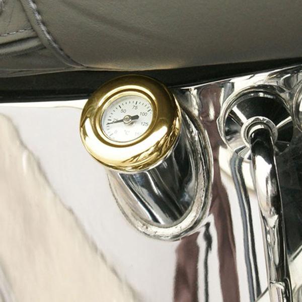 【適合】1993〜2003 スポーツスター1984〜1999 ソフテイル【商品説明】油温計付オイルディップスティックです。・特長●摂氏150度までのアナログ表示●便利なディップスティック付●ホワイトの表示盤にブラスカラーのベゼルのクラシック...