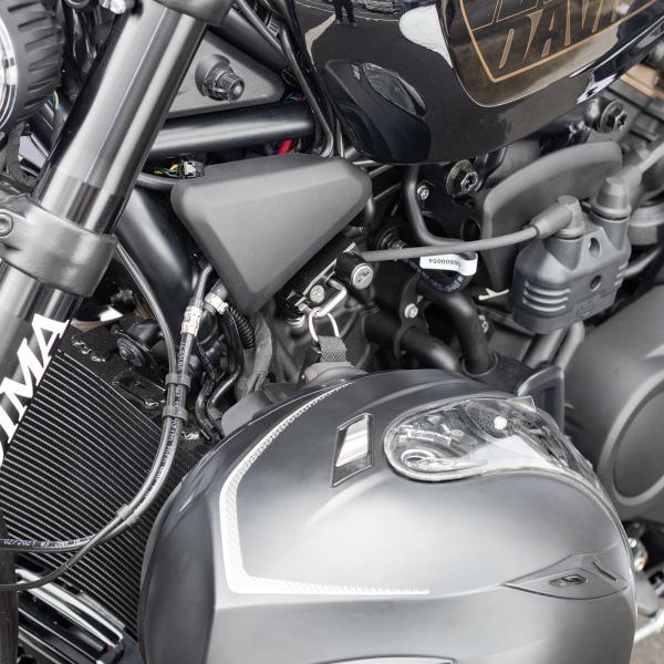 【適合】2021以降 RH1250S スポーツスターS2022以降 RH975、RH975S ナイトスター/S【商品説明】ハーレー スポーツスターS、ナイトスター用 ヘルメットロックです。熱量の多いRevolution Maxエンジンとの兼...