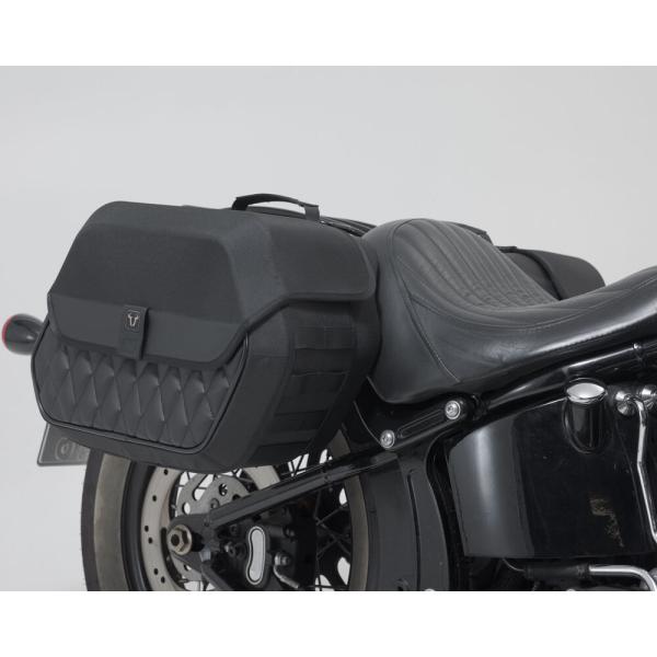 【適合】2012〜2017 FLS、FLSS【商品説明】ハーレー ソフテイル スリム/S用 SLHシステム・サイドキャリアです。SW-MOTECH（SWモーテック）のLH1右用サドルバッグ（BC-682-11000）を装着するためのサイドプ...