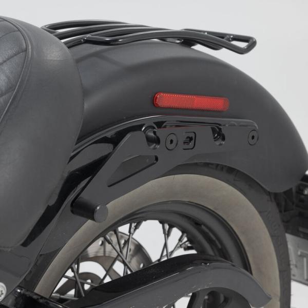 【適合】2012〜2017 FLS、FLSS【商品説明】ハーレー ソフテイル スリム/S用 SLHシステム・サイドキャリアです。SW-MOTECH（SWモーテック）のLH1左用サドルバッグ（BC-682-11100）を装着するためのサイドプ...