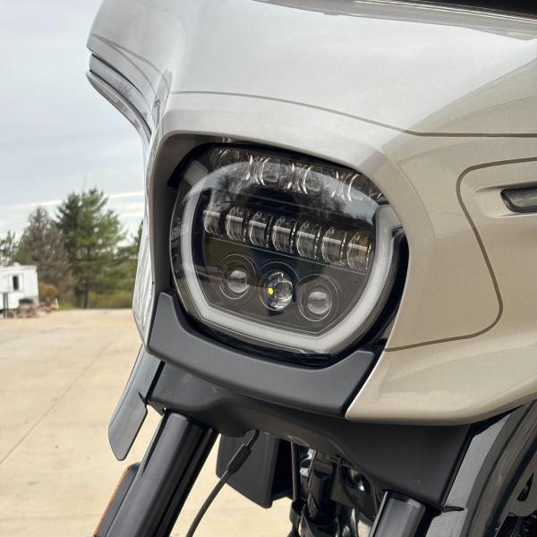 【適合】2024以降 FLHX、FLHXU、FLHXL、FLHLT2023以降 FLHXSE、FLHXSTSE、FLHXLSE、FLHLTSE【商品説明】ストリートグライドモデル用に設計された交換用LEDヘッドライト。●ハイビーム5400ル...